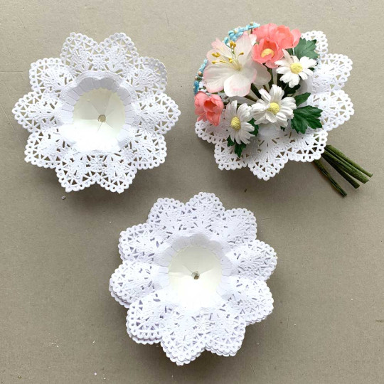 Small Paper Lace Flower Bouquet Holders in White ~ Set of 25 ~ 3-3/4 ...